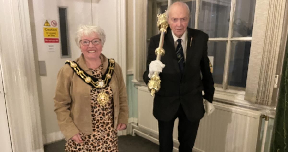 ‘No mayor of this city should be expected to endure such treatment’